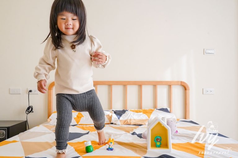 kokozi 智慧有聲故事屋 |0-6歲育兒神器推薦，學齡前雙語學習好物，超可愛arti角色搭配故事、音樂等功能，讓小孩發揮創意也遠離3C！ - 艾薇覓食趣