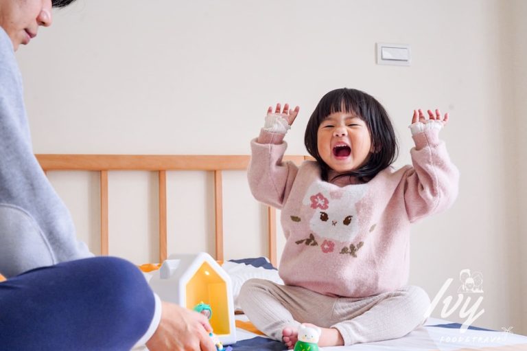 kokozi 智慧有聲故事屋 |0-6歲育兒神器推薦，學齡前雙語學習好物，超可愛arti角色搭配故事、音樂等功能，讓小孩發揮創意也遠離3C！ - 艾薇覓食趣